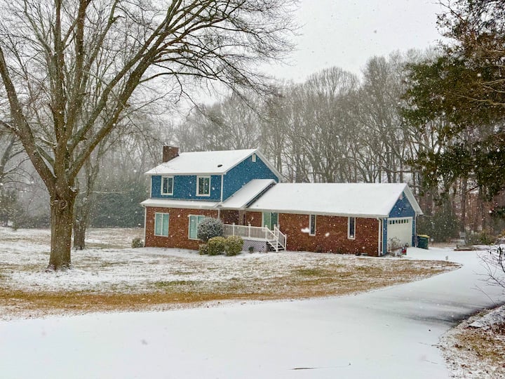 15min-dntwn Gville/35-clemson. The Artist Haven - South Carolina