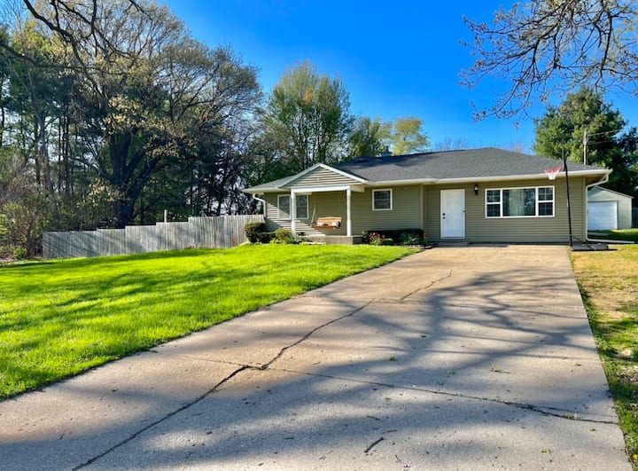 Countryside Charm : 3br, 2ba + 1 Acre Of Land - White Pines Forest State Park, Mt Morris