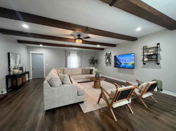 Countryside Charm : 3br, 2ba + 1 Acre Of Land - Illinois