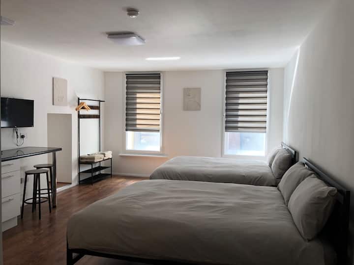 Studio In Bolton Town, Short Stay Studio, 4 - Bolton