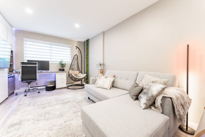 Unique Townhouse Studio - Toronto, ON