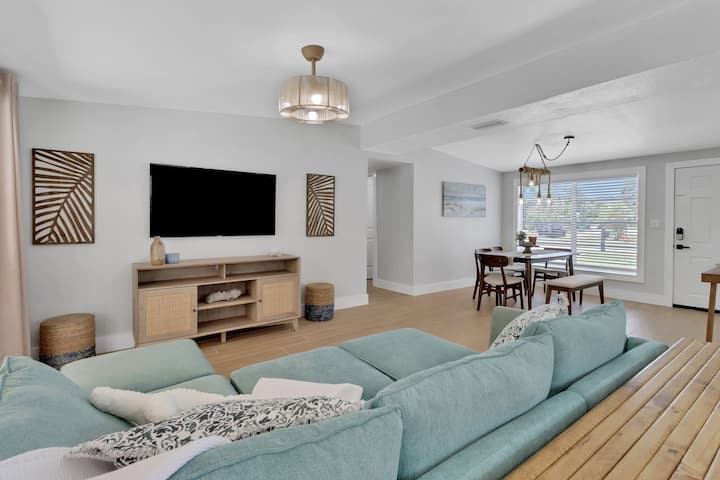 Coastal Cabana- Private Pool & 2 Miles To Beach! - Naples, FL