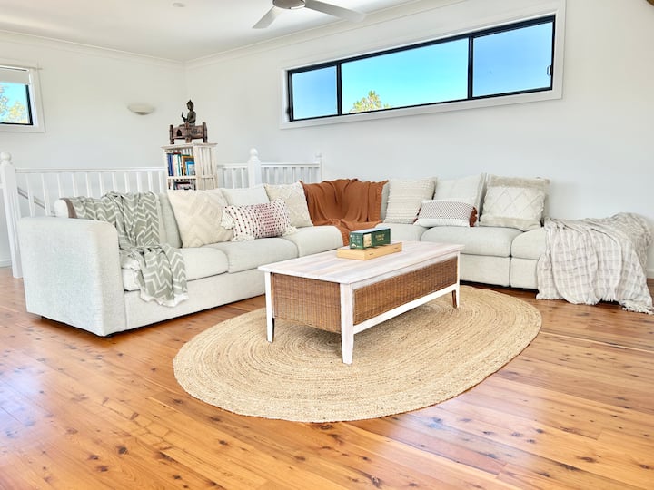 The Long Jetty Lake House - Tuggerah