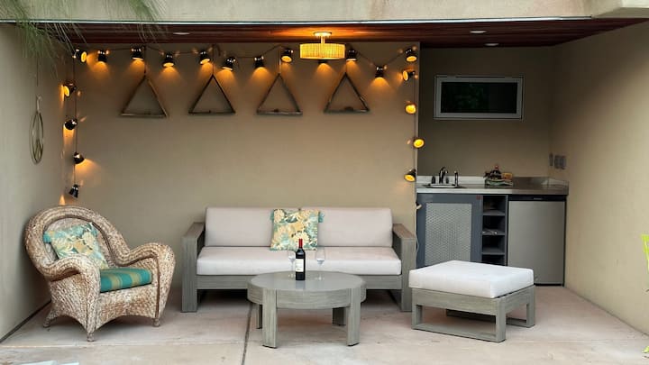 Cheery Modern Palm Springs Home - Palm Springs, CA