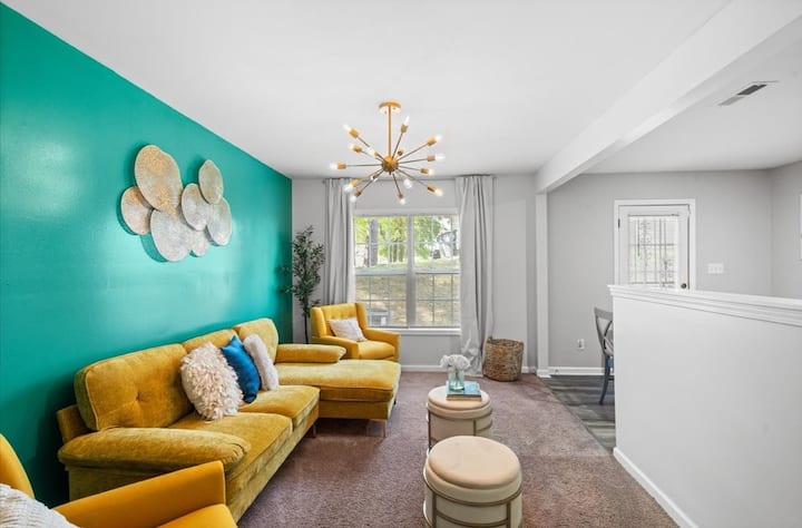 Spacious Townhouse Close To Uptown And Airport - Charlotte, NC