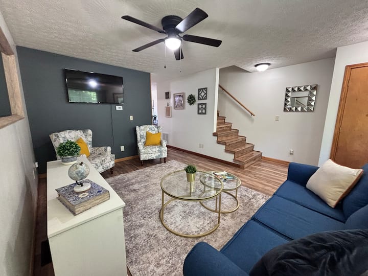 2br 1.5 Ba Townhouse With Riverviews - Huntington, WV