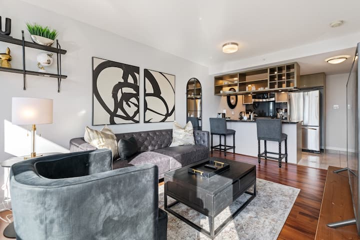 King Bed & Parking & Fitness Gym W/ac & Patio - Vancouver