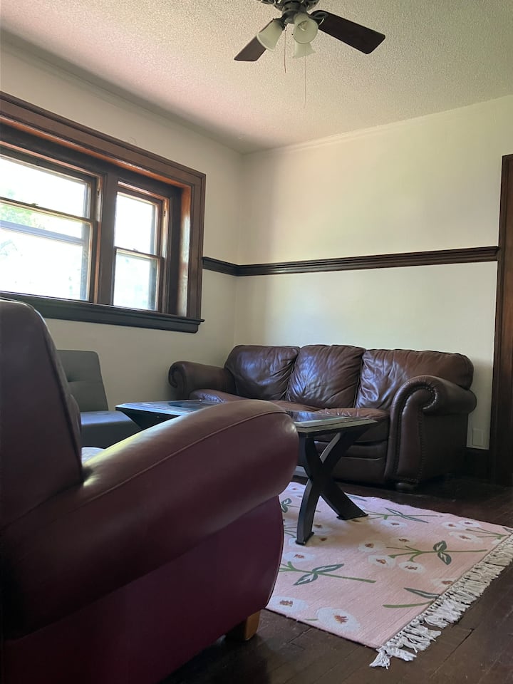 2br For 5 On Quiet Side Of Drake - Drake University, Des Moines