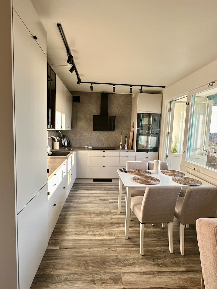 Modern Apartment With Views - Solna