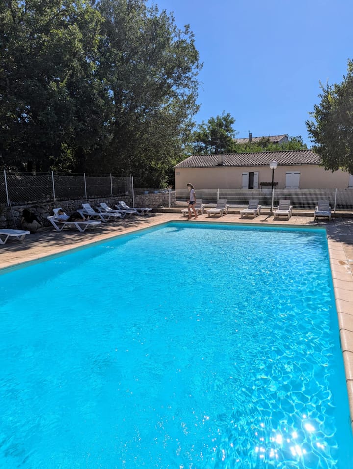 Gîte Cour Fermée, Wifi Et Clim - Labeaume