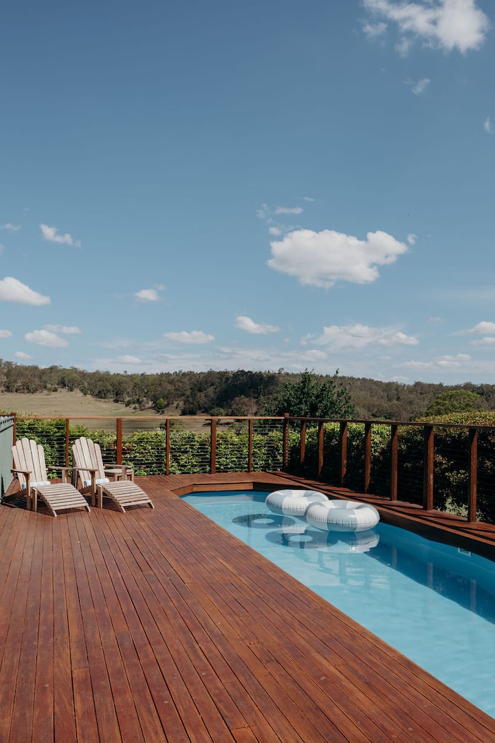 Bunnyconnellen Farmhouse & Hillview Cottage - Crows Nest