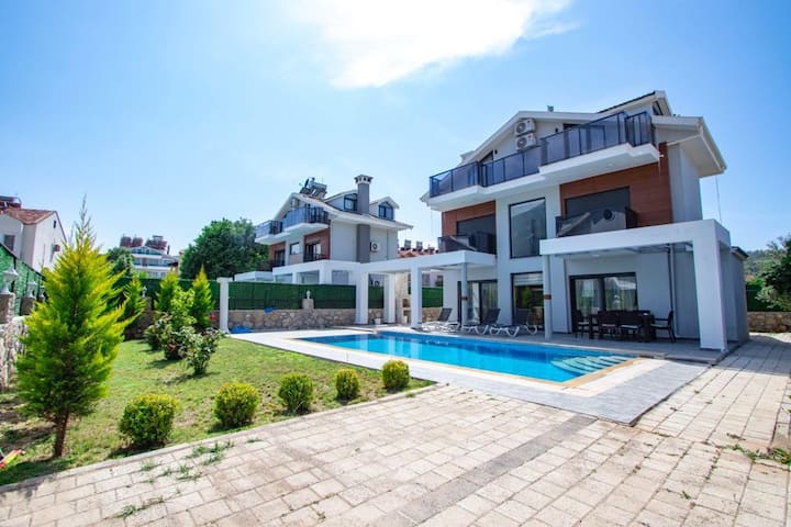 Korunaklı  öZel Havuzlu Villa - Ölüdeniz