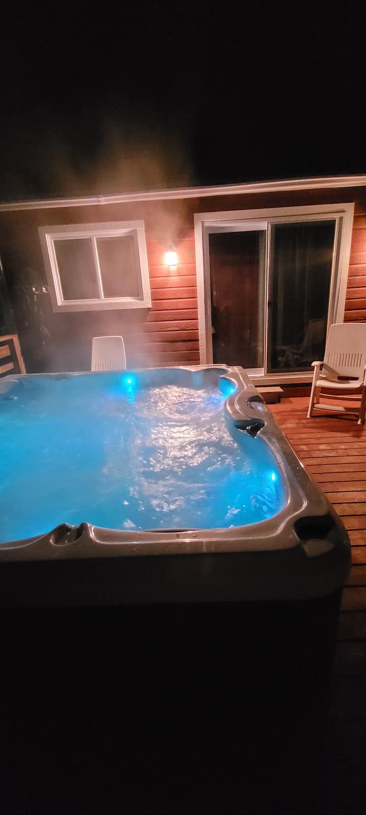 Spa Jacuzzi 6 Places >Poêle à Bois >Bord De L'eau - Shawinigan