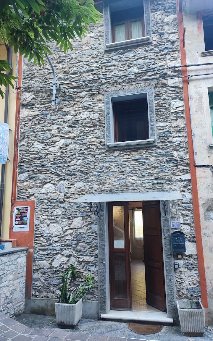 "Casa Brunetta" Loc. Resceto Via Vandelli. - Massa