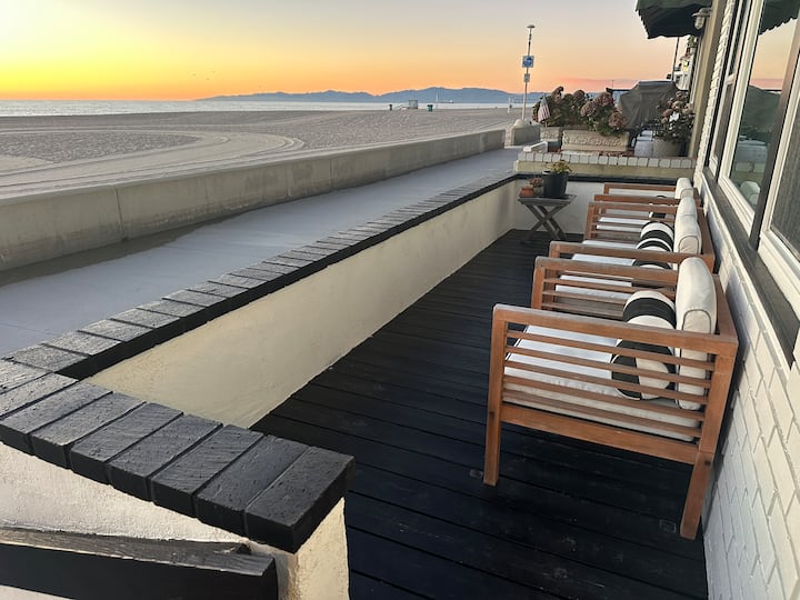 Hermosa Beach  Bungalow - Beachfront! - Hermosa Beach, CA