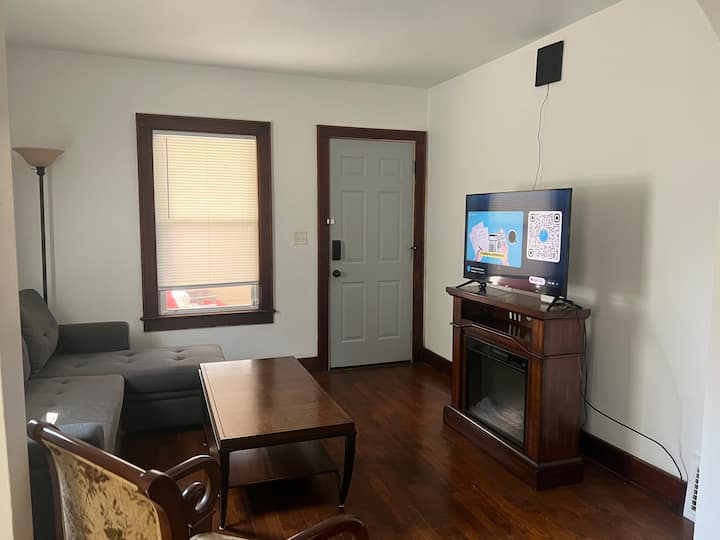 Fully Furnished Open Floor Bedrooms House. - Jackson, MI