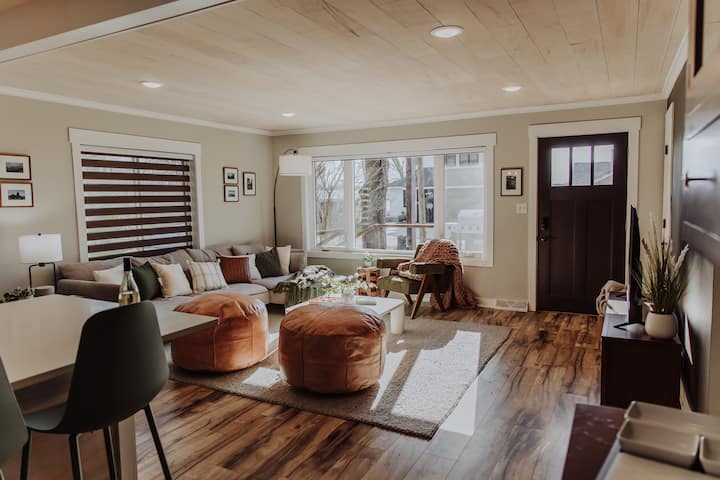 Pet-friendly King Beds Hutchins Lake—firepit Fun - Fennville, MI