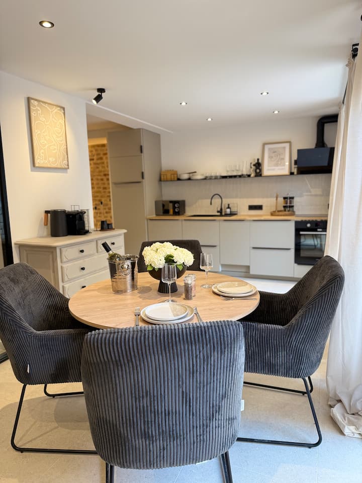 Open Design Apartment With Terrace & Stone Accents - Worms