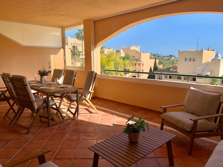 Moderno Y Acogedor Apartamento Con Piscinas - Marbella