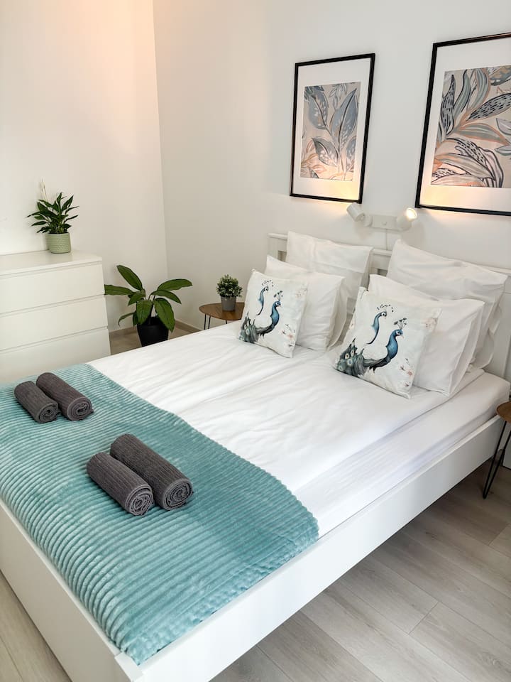 Family Central Suite With A Private Garden - Budapest