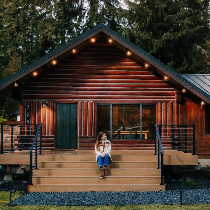 Nostalgic Camp-style Log Cabin• Hot Tub• Projector