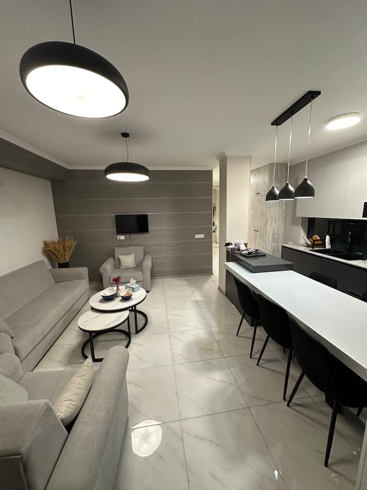 Elegant Escape In City Center - Jerewan