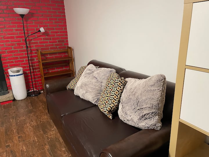 Ample Bedroom W/great Amenities - Lexington, MA