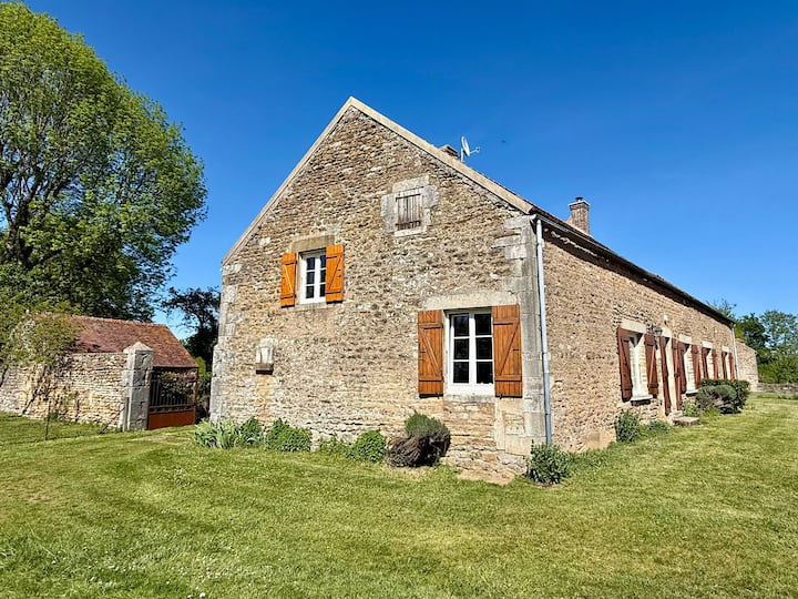 Le Chant Du Frêne : La Ferme Du Chateau - Avallon