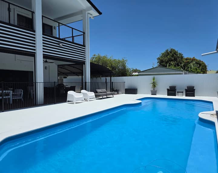 Seabreeze ~ Resort Style Living + Pool.  12 Guests - Hervey Bay