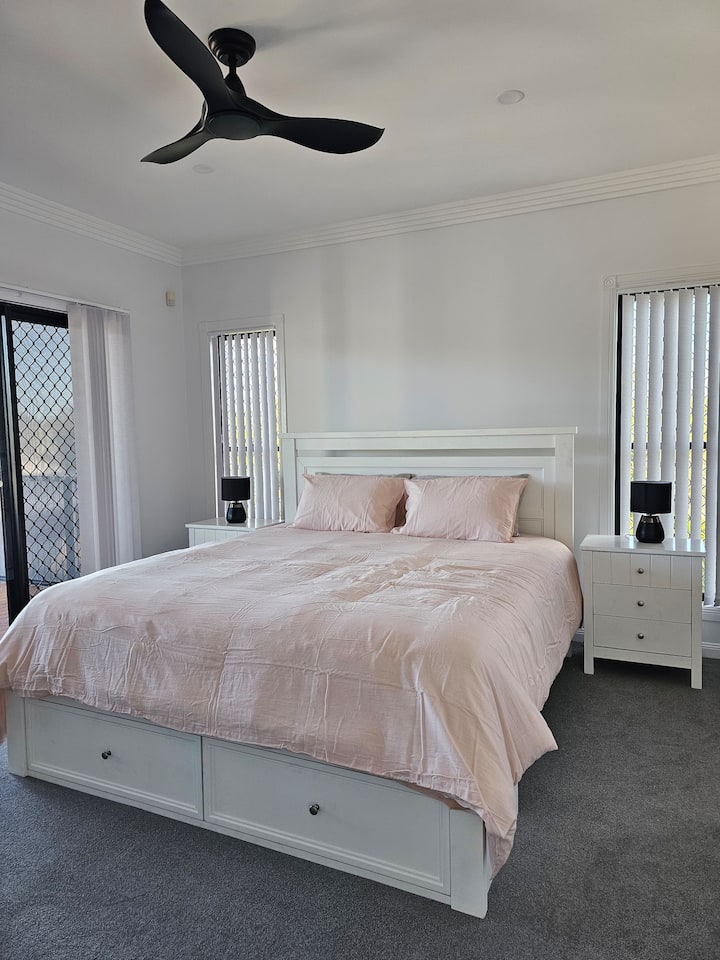 Seabreeze ~ Resort Style Living + Pool.  12 Guests - Hervey Bay