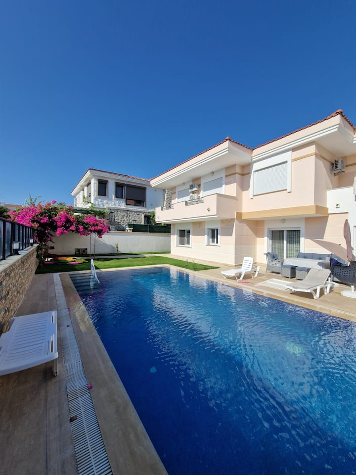 Cesme Villa Mit Privat Pool, 10 Gäste Grosses Haus - Çeşme
