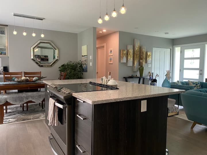 Barbie’s Beach Bungalow - Port Hardy