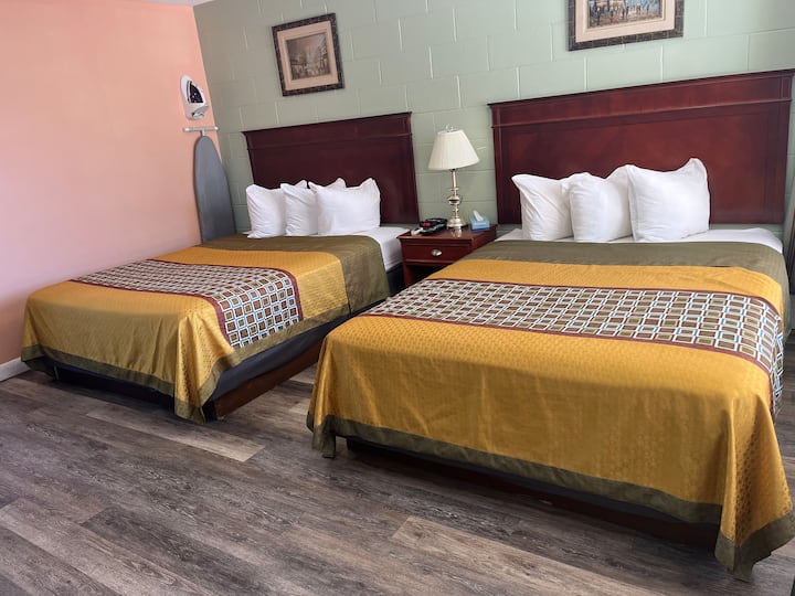 2 Queen Beds Kitchenette Room - Perth