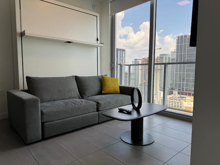 Downtown Penthouse Studio With Views, Pool & Gym - Miami Seaquarium, Key Biscayne