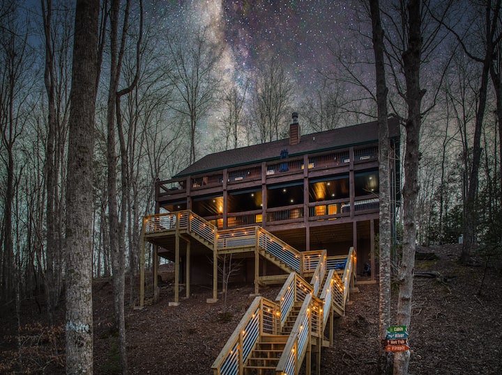 River Cabin Fun!
River Daze On Coosawattee River. - Ellijay, GA