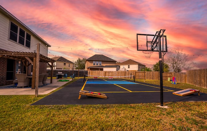 Luxe | Outdoor Games | Arcade | Pool Table | Htx - Houston, TX