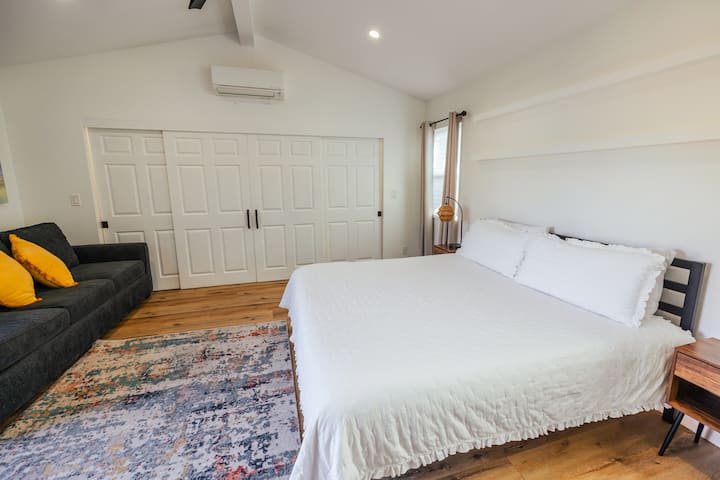 Coastal Boho Studio Near Disney And Fast Wi-fi. - Santa Ana, CA