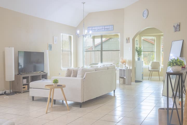 3br Boho Dreamscape Near Bush! - Houston, TX
