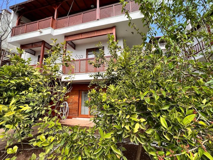 Bahçe Keyfi Ve Merkez Birarada - Marmaris