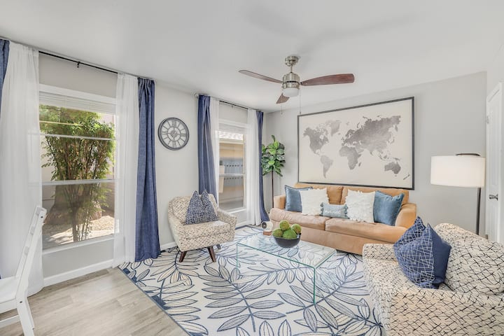 Urban Escape W/ King Bed & Patio - Phoenix, AZ