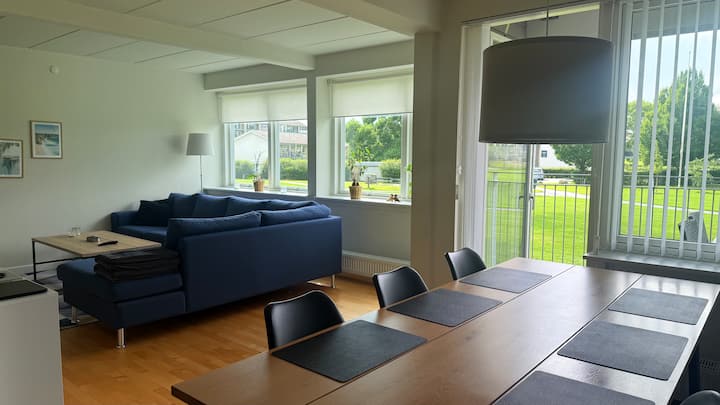 Solrigt Hjem M. Gratis Parkering - Odense