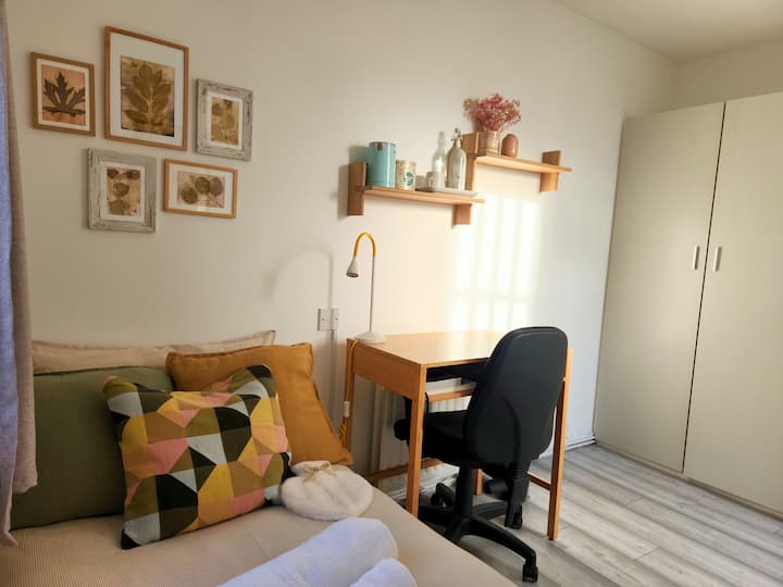 Bright Room In Friendly Home - Dublín