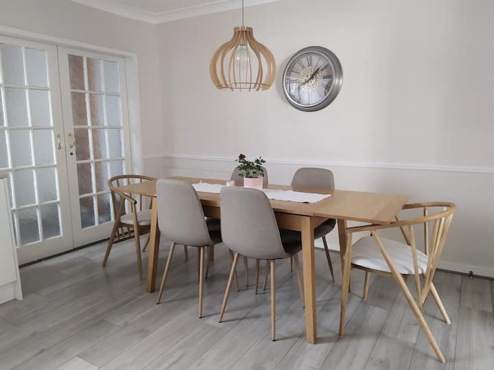 Bright Room In Friendly Home - Dublin