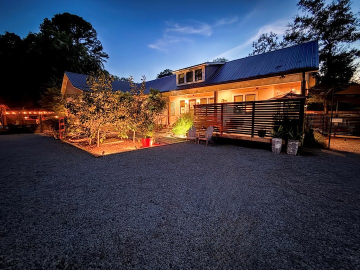 Luxe Garden Cottage Walkable To Downtown Fairhope - Fairhope, AL