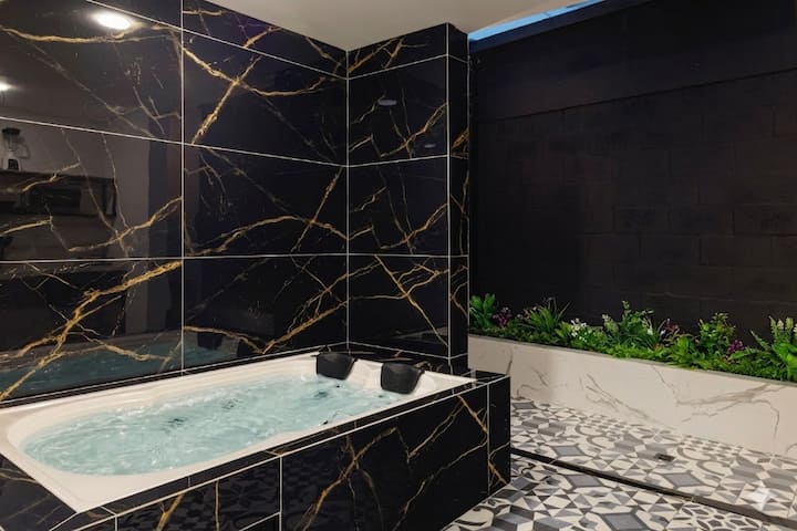 Loft With Jacuzzi•fast Wifi•a/c•poblado•102 - Medellín