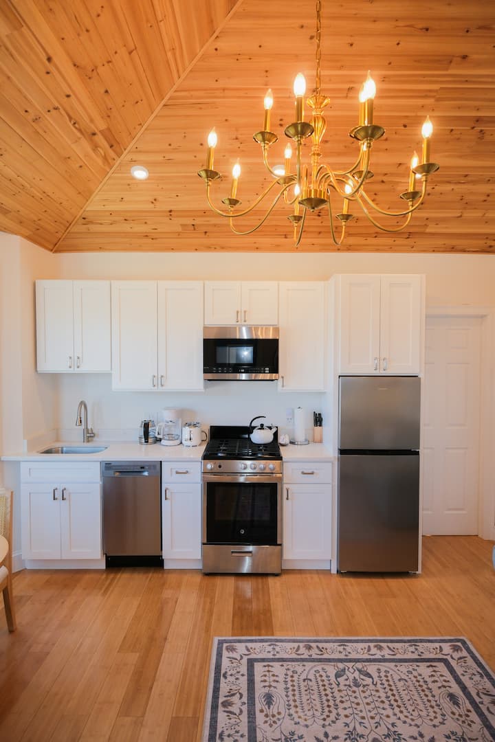The Bellevue Apartment - Near The Beach - Save The Bay Exploration Center & Aquarium
