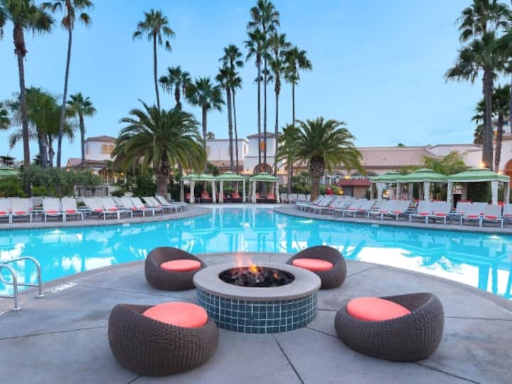 Waterfront W/ Heated Pool & Free Pkg - Coronado
