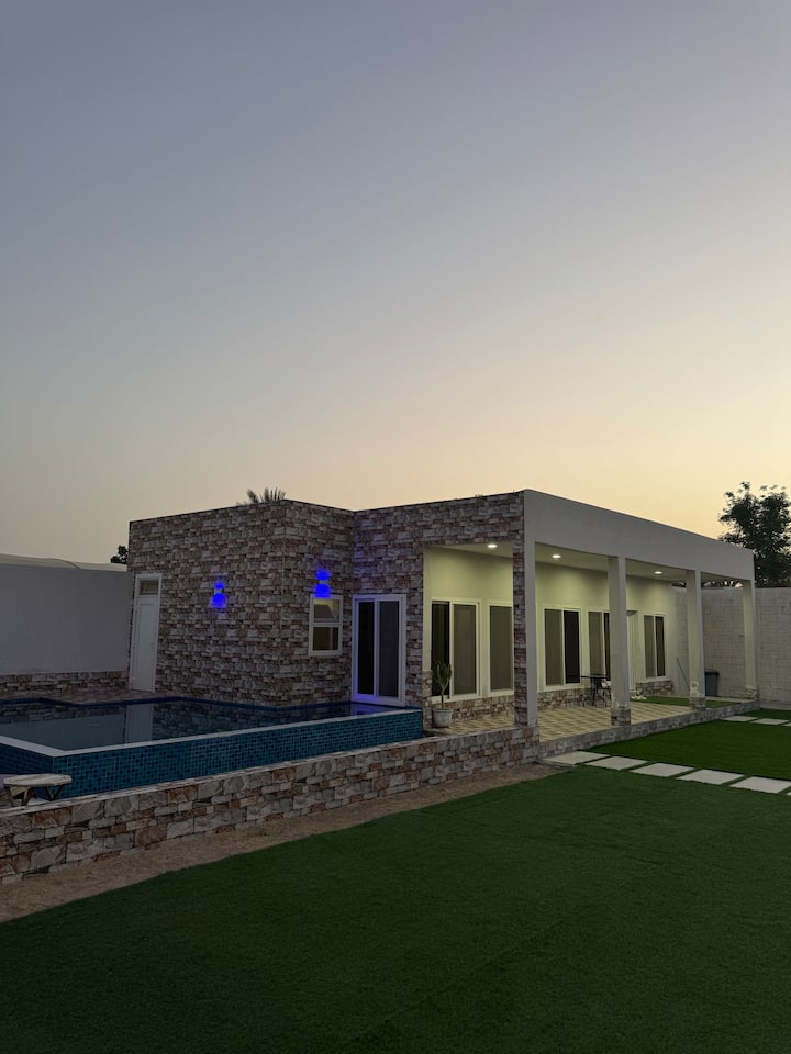 Farmhouse Near Yas Island: Swimming Pool & Majlis - 