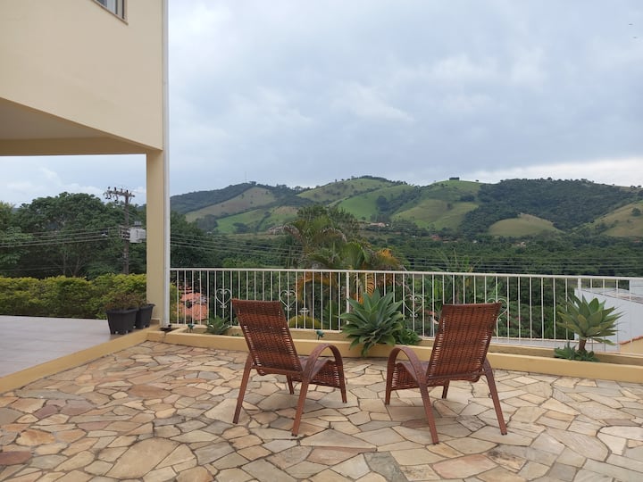 Solarium. Casa Ampla Com Vista Panorâmica. - Caxambu