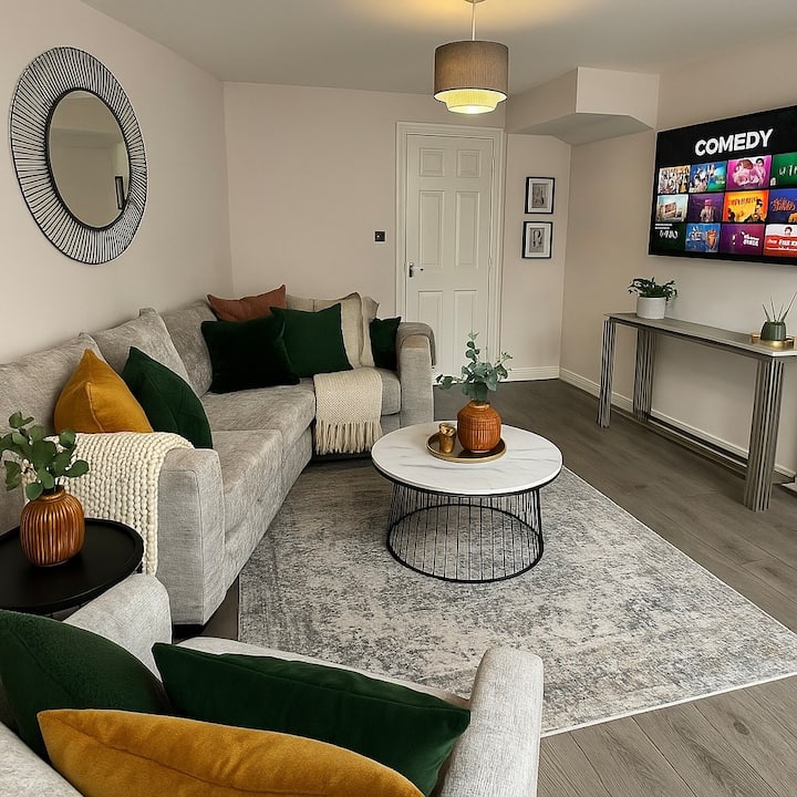 Stylish 3-bed Townhouse - Great Location - Leicestershire